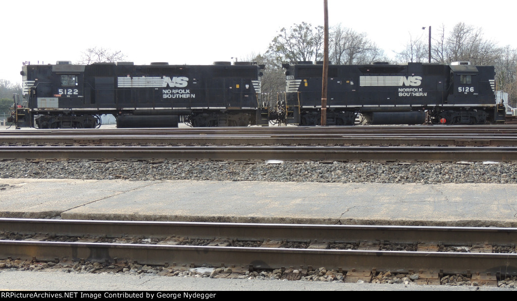 NS 5122 & 5126 a pair of GP38-2's High-Hoods